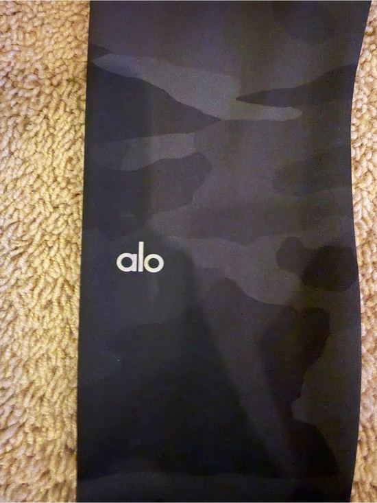 ALO Yoga | Pants & Jumpsuits | Alo Yoga Black Camo Highrise Leggings ...